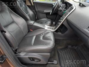 Brūns Volvo XC60 2011 Rīga, ar dzinēja tilpumu 2.40 L un nobraukumu 320 tūkst. km par 7800 €, foto 21 vietnē AUTOMOTO.COM.LV