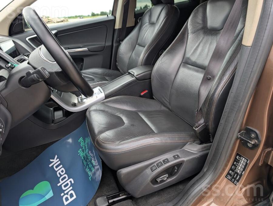 Brūns Volvo XC60 2011 Rīga, ar dzinēja tilpumu 2.40 L un nobraukumu 320 tūkst. km par 7800 €, foto 22 vietnē AUTOMOTO.COM.LV