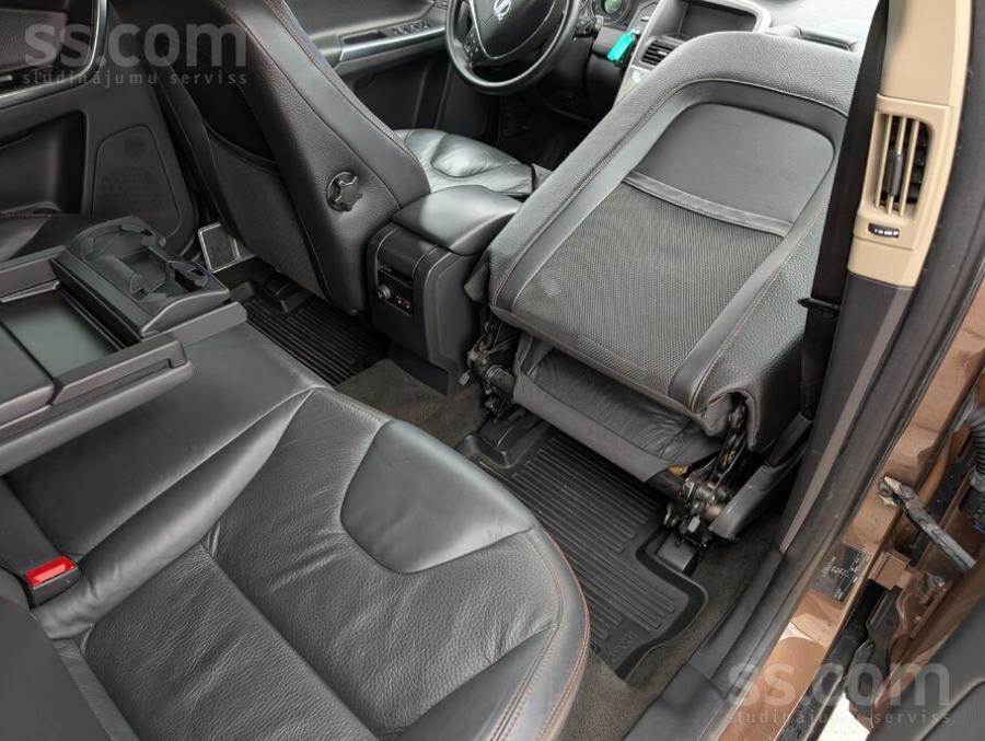 Brūns Volvo XC60 2011 Rīga, ar dzinēja tilpumu 2.40 L un nobraukumu 320 tūkst. km par 7800 €, foto 23 vietnē AUTOMOTO.COM.LV