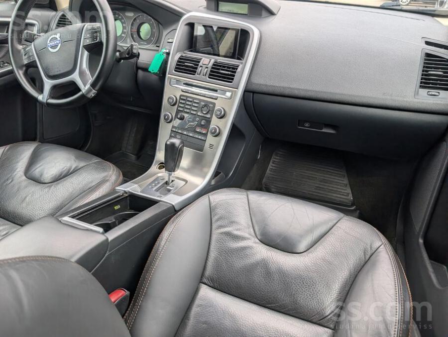 Brūns Volvo XC60 2011 Rīga, ar dzinēja tilpumu 2.40 L un nobraukumu 320 tūkst. km par 7800 €, foto 26 vietnē AUTOMOTO.COM.LV
