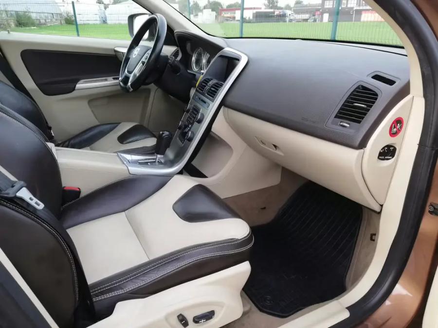 Brūns Volvo XC60 2011 Saldus, ar dzinēja tilpumu 2.40 L un nobraukumu 210 tūkst. km par 9700 €, foto 12 vietnē AUTOMOTO.COM.LV