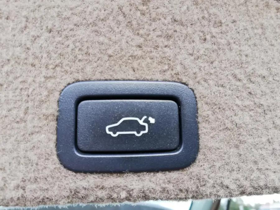 Brūns Volvo XC60 2011 Saldus, ar dzinēja tilpumu 2.40 L un nobraukumu 210 tūkst. km par 9700 €, foto 15 vietnē AUTOMOTO.COM.LV