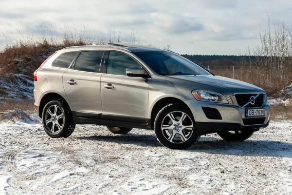 Brūns Volvo XC60 2011 Rīga, ar dzinēja tilpumu 2.40 L un nobraukumu 220 tūkst. km par 11995 €, foto 1 vietnē AUTOMOTO.COM.LV