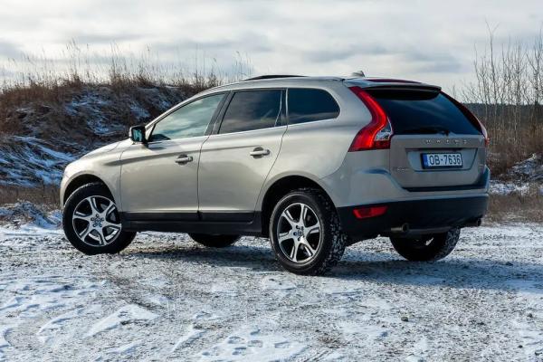 Brūns Volvo XC60 2011 Rīga, ar dzinēja tilpumu 2.40 L un nobraukumu 220 tūkst. km par 11995 €, foto 2 vietnē AUTOMOTO.COM.LV