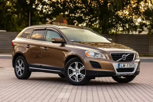 Brūns Volvo XC60 2011 Jelgava, ar dzinēja tilpumu 2.40 L un nobraukumu 380 tūkst. km par 8700 €, foto 2 vietnē AUTOMOTO.COM.LV