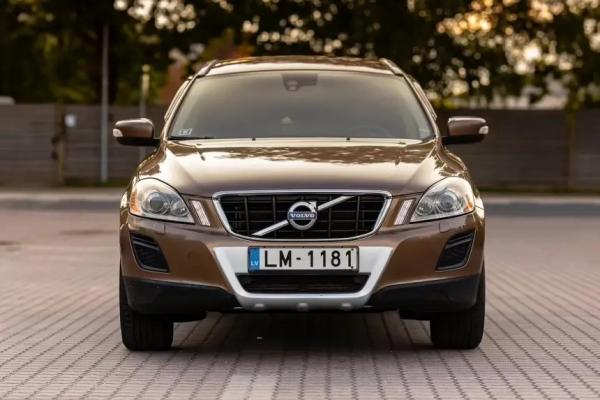 Brūns Volvo XC60 2011 Jelgava, ar dzinēja tilpumu 2.40 L un nobraukumu 380 tūkst. km par 8700 €, foto 3 vietnē AUTOMOTO.COM.LV