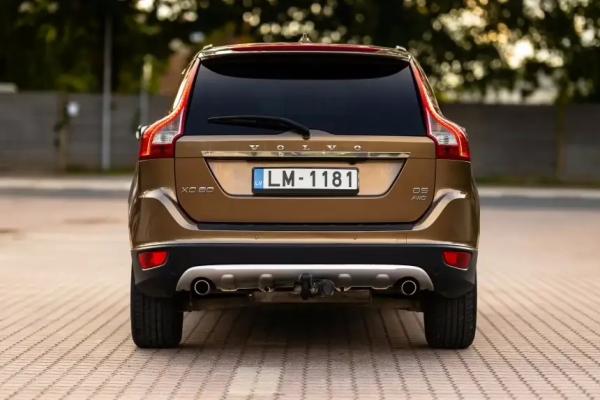 Brūns Volvo XC60 2011 Jelgava, ar dzinēja tilpumu 2.40 L un nobraukumu 380 tūkst. km par 8700 €, foto 4 vietnē AUTOMOTO.COM.LV