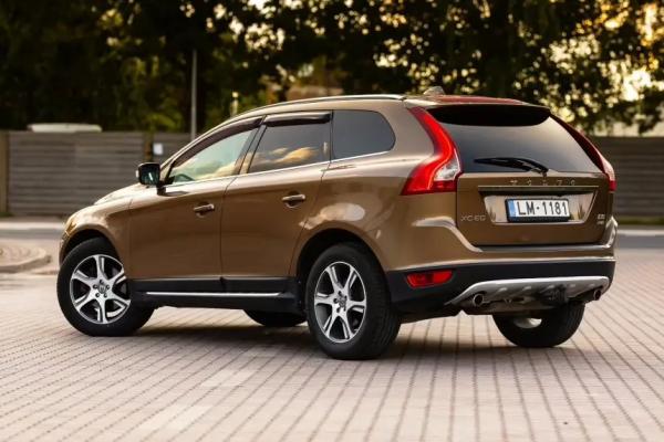 Brūns Volvo XC60 2011 Jelgava, ar dzinēja tilpumu 2.40 L un nobraukumu 380 tūkst. km par 8700 €, foto 5 vietnē AUTOMOTO.COM.LV
