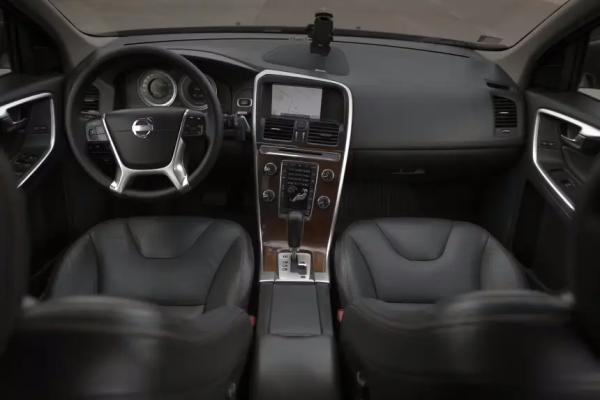Brūns Volvo XC60 2011 Jelgava, ar dzinēja tilpumu 2.40 L un nobraukumu 380 tūkst. km par 8700 €, foto 8 vietnē AUTOMOTO.COM.LV
