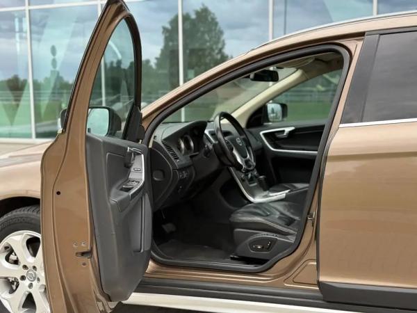 Brūns Volvo XC60 2011 Rēzekne, ar dzinēja tilpumu 2.40 L un nobraukumu 275 tūkst. km par 8990 €, foto 8 vietnē AUTOMOTO.COM.LV