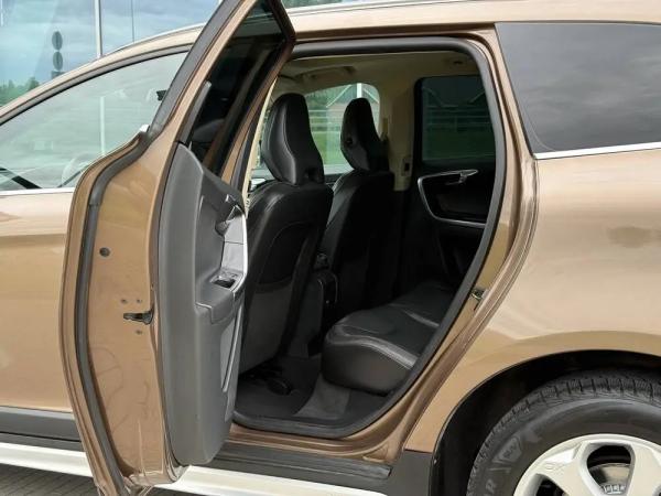 Brūns Volvo XC60 2011 Rēzekne, ar dzinēja tilpumu 2.40 L un nobraukumu 275 tūkst. km par 8990 €, foto 9 vietnē AUTOMOTO.COM.LV