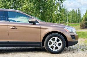Brown Volvo XC60 2011 in Siauliai, with an engine capacity of 2.40 L and mileage of 267 thousand km for 11999 €, photo 10 on AUTOMOTO.COM.LV