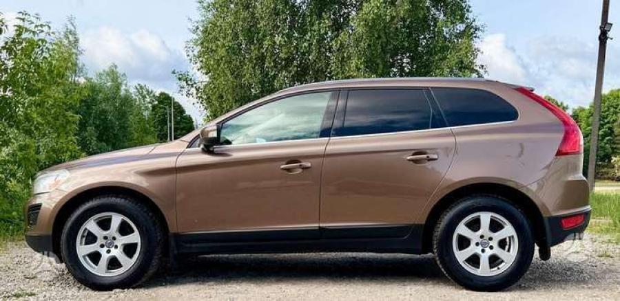Brown Volvo XC60 2011 in Siauliai, with an engine capacity of 2.40 L and mileage of 267 thousand km for 11999 €, photo 13 on AUTOMOTO.COM.LV