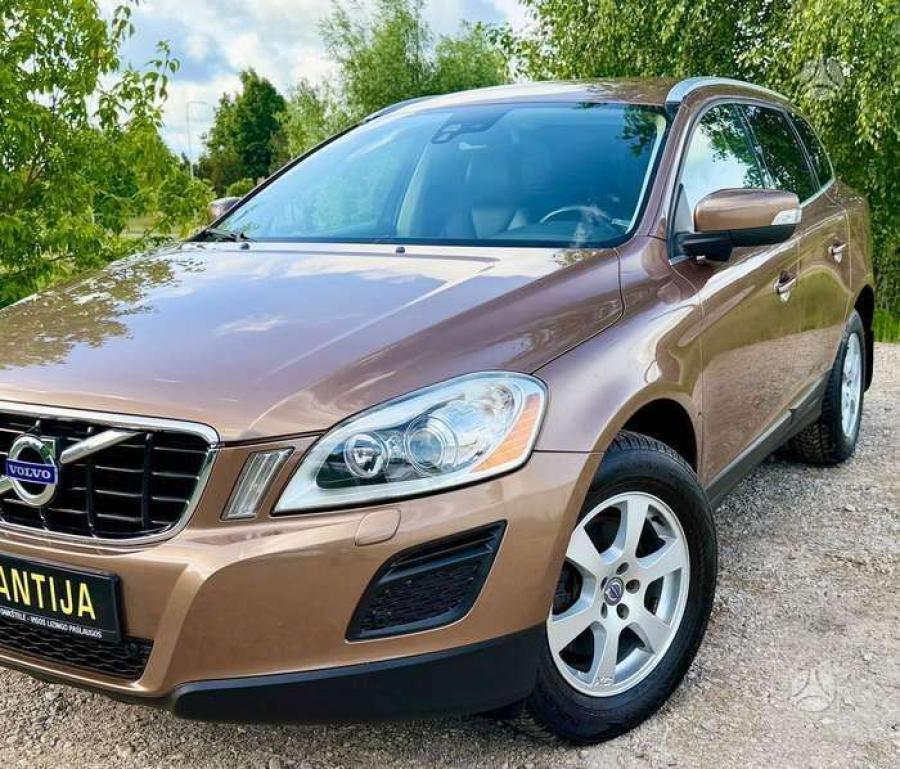 Brown Volvo XC60 2011 in Siauliai, with an engine capacity of 2.40 L and mileage of 267 thousand km for 11999 €, photo 15 on AUTOMOTO.COM.LV