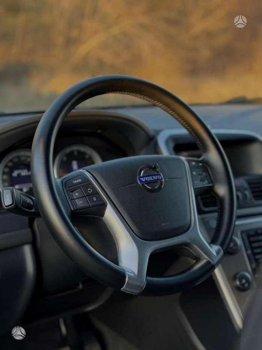 Brown Volvo XC60 2011 in Siauliai, with an engine capacity of 2.40 L and mileage of 267 thousand km for 11999 €, photo 22 on AUTOMOTO.COM.LV