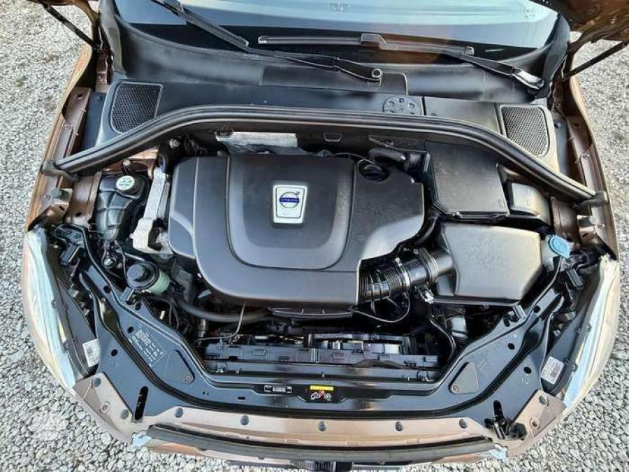 Brown Volvo XC60 2011 in Siauliai, with an engine capacity of 2.40 L and mileage of 267 thousand km for 11999 €, photo 40 on AUTOMOTO.COM.LV