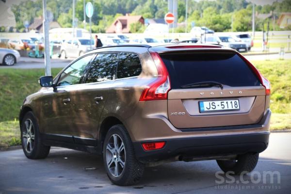 Brūns Volvo XC60 2011 Ogre, ar dzinēja tilpumu 2.00 L un nobraukumu 342 tūkst. km par 6495 €, foto 4 vietnē AUTOMOTO.COM.LV