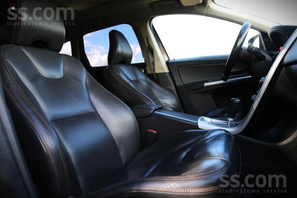 Brūns Volvo XC60 2011 Ogre, ar dzinēja tilpumu 2.00 L un nobraukumu 342 tūkst. km par 6495 €, foto 10 vietnē AUTOMOTO.COM.LV