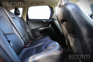 Brūns Volvo XC60 2011 Ogre, ar dzinēja tilpumu 2.00 L un nobraukumu 342 tūkst. km par 6495 €, foto 12 vietnē AUTOMOTO.COM.LV