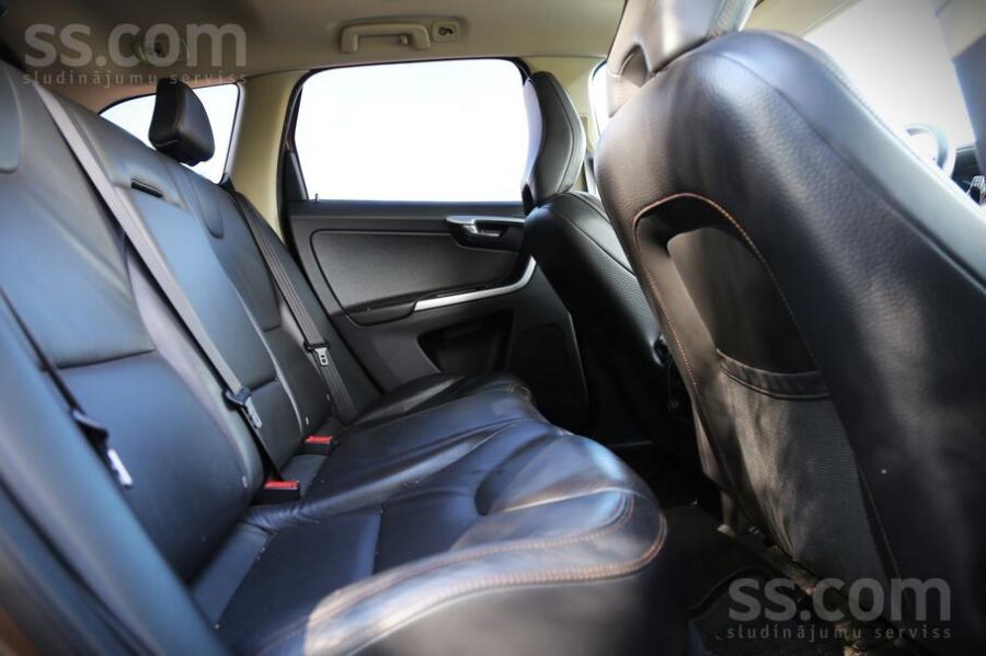 Brūns Volvo XC60 2011 Ogre, ar dzinēja tilpumu 2.00 L un nobraukumu 342 tūkst. km par 6495 €, foto 12 vietnē AUTOMOTO.COM.LV