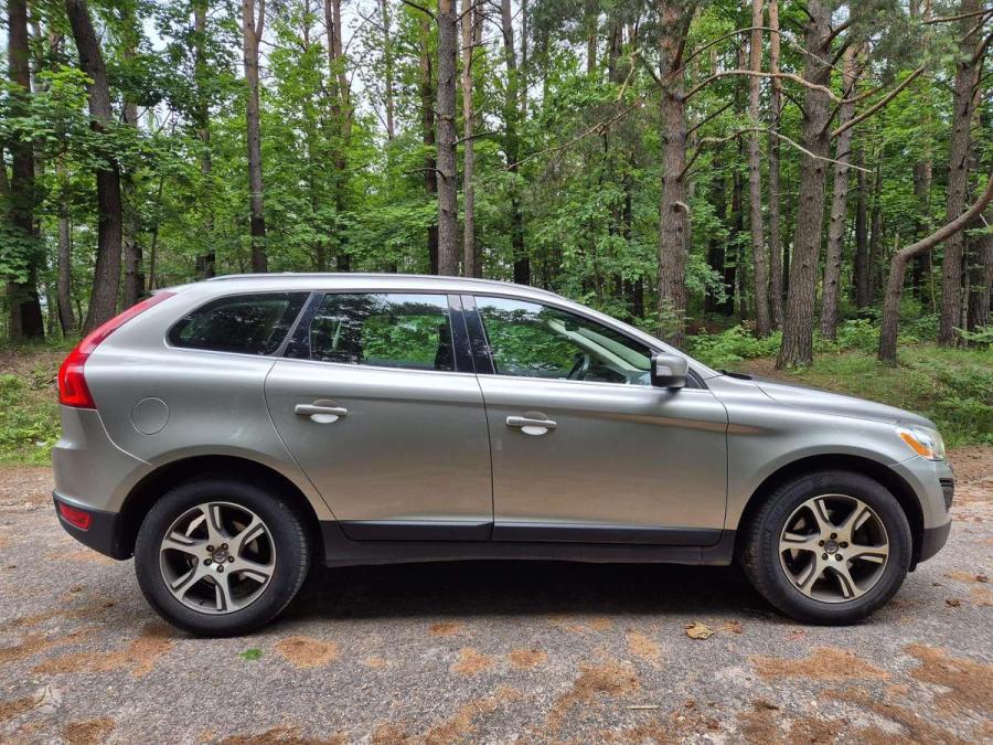 Brown Volvo XC60 2011 in Vilnius, with an engine capacity of 2.40 L and mileage of 276 thousand km for 8400 €, photo 7 on AUTOMOTO.COM.LV