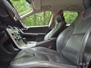 Brown Volvo XC60 2011 in Vilnius, with an engine capacity of 2.40 L and mileage of 276 thousand km for 8400 €, photo 11 on AUTOMOTO.COM.LV