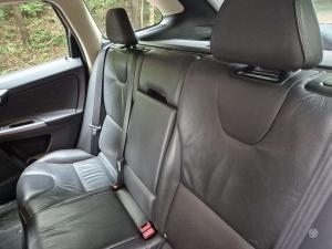 Brown Volvo XC60 2011 in Vilnius, with an engine capacity of 2.40 L and mileage of 276 thousand km for 8400 €, photo 14 on AUTOMOTO.COM.LV
