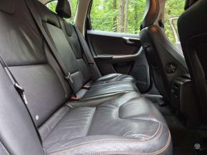 Brown Volvo XC60 2011 in Vilnius, with an engine capacity of 2.40 L and mileage of 276 thousand km for 8400 €, photo 16 on AUTOMOTO.COM.LV