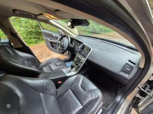 Brown Volvo XC60 2011 in Vilnius, with an engine capacity of 2.40 L and mileage of 276 thousand km for 8400 €, photo 18 on AUTOMOTO.COM.LV