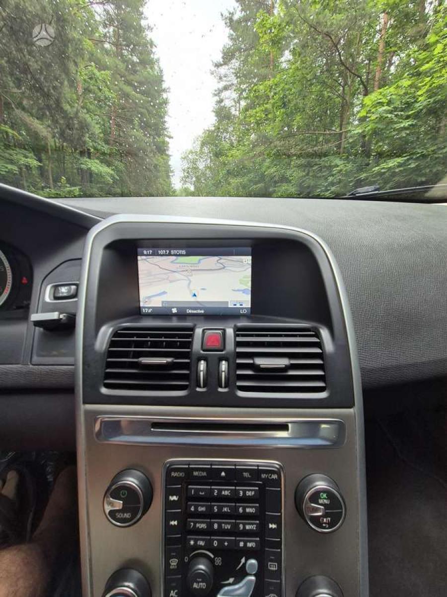 Brown Volvo XC60 2011 in Vilnius, with an engine capacity of 2.40 L and mileage of 276 thousand km for 8400 €, photo 20 on AUTOMOTO.COM.LV