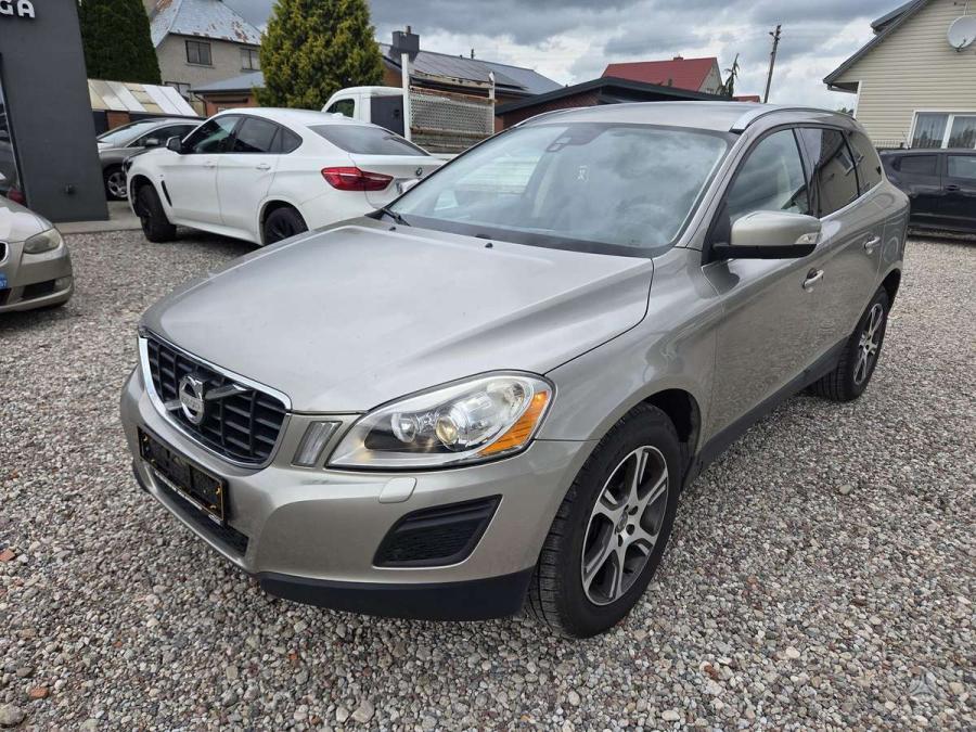 Brown Volvo XC60 2011 in Taurage, with an engine capacity of 2.40 L and mileage of 280 thousand km for 8000 €, photo 1 on AUTOMOTO.COM.LV