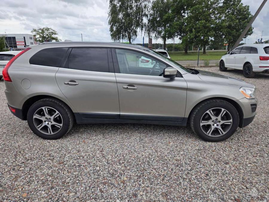 Brown Volvo XC60 2011 in Taurage, with an engine capacity of 2.40 L and mileage of 280 thousand km for 8000 €, photo 7 on AUTOMOTO.COM.LV