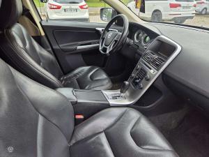 Brown Volvo XC60 2011 in Taurage, with an engine capacity of 2.40 L and mileage of 280 thousand km for 8000 €, photo 12 on AUTOMOTO.COM.LV