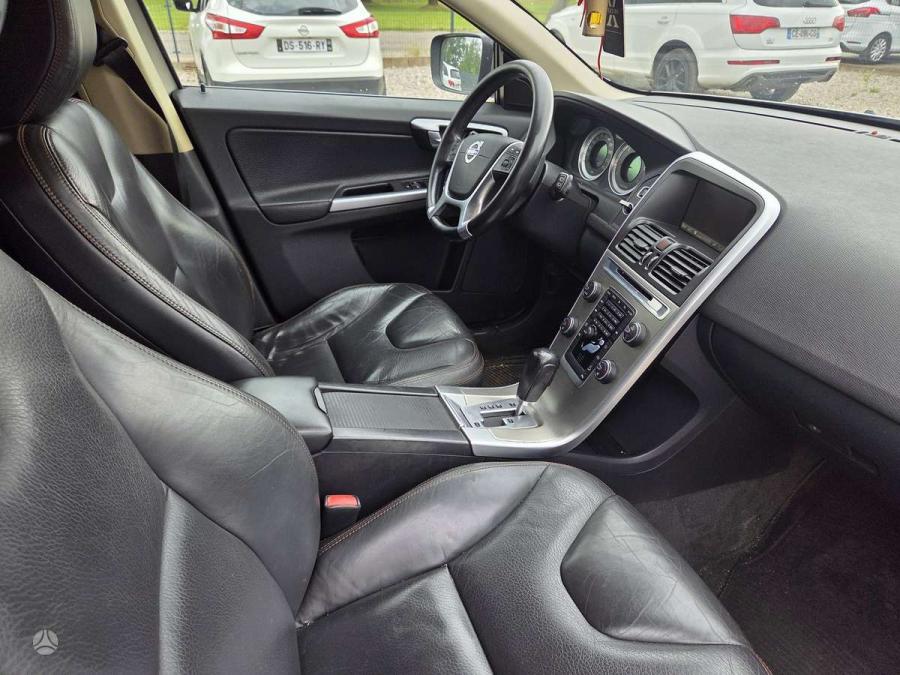 Brown Volvo XC60 2011 in Taurage, with an engine capacity of 2.40 L and mileage of 280 thousand km for 8000 €, photo 12 on AUTOMOTO.COM.LV