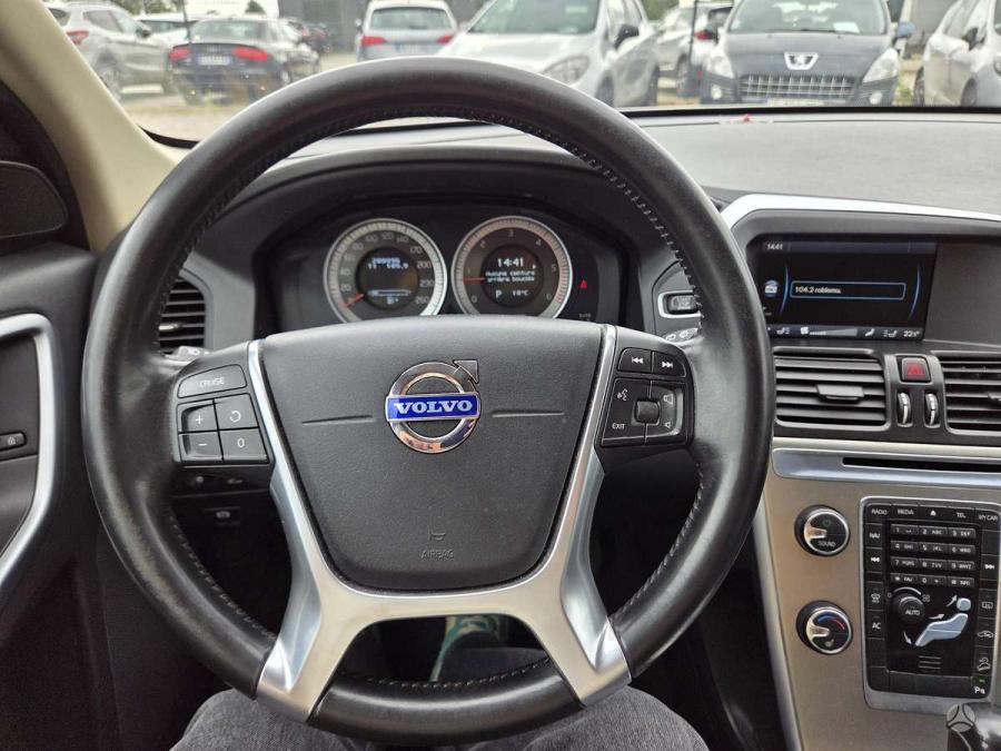 Brown Volvo XC60 2011 in Taurage, with an engine capacity of 2.40 L and mileage of 280 thousand km for 8000 €, photo 14 on AUTOMOTO.COM.LV