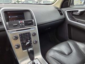 Brown Volvo XC60 2011 in Taurage, with an engine capacity of 2.40 L and mileage of 280 thousand km for 8000 €, photo 15 on AUTOMOTO.COM.LV