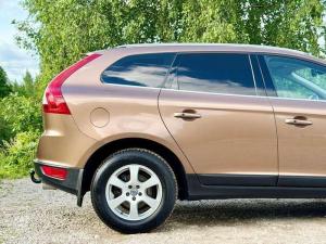 Brown Volvo XC60 2011 in Siauliai, with an engine capacity of 2.40 L and mileage of 267 thousand km for 11999 €, photo 11 on AUTOMOTO.COM.LV