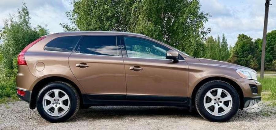 Brown Volvo XC60 2011 in Siauliai, with an engine capacity of 2.40 L and mileage of 267 thousand km for 11999 €, photo 12 on AUTOMOTO.COM.LV