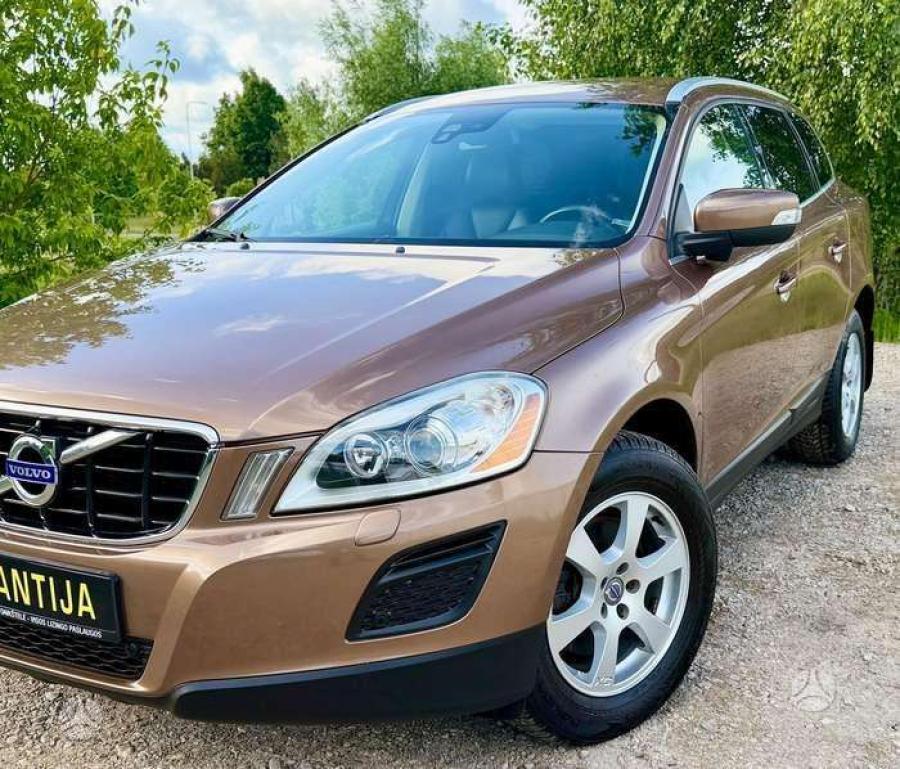 Brown Volvo XC60 2011 in Siauliai, with an engine capacity of 2.40 L and mileage of 267 thousand km for 11999 €, photo 15 on AUTOMOTO.COM.LV