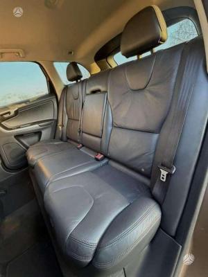 Brown Volvo XC60 2011 in Siauliai, with an engine capacity of 2.40 L and mileage of 267 thousand km for 11999 €, photo 28 on AUTOMOTO.COM.LV