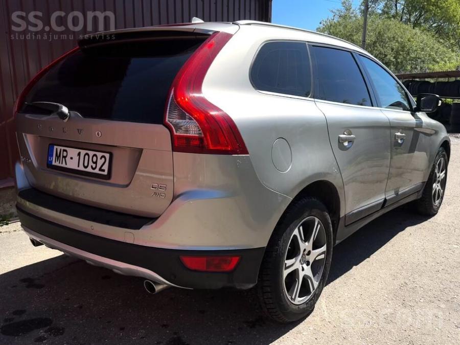Brown Volvo XC60 2011 in Liepaja, with an engine capacity of 2.40 L and mileage of 239 thousand km for 9750 €, photo 4 on AUTOMOTO.COM.LV