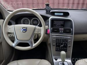 Brown Volvo XC60 2011 in Liepaja, with an engine capacity of 2.40 L and mileage of 239 thousand km for 9750 €, photo 8 on AUTOMOTO.COM.LV
