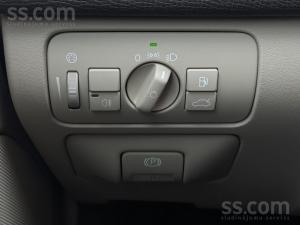 Brown Volvo XC60 2011 in Liepaja, with an engine capacity of 2.40 L and mileage of 239 thousand km for 9750 €, photo 11 on AUTOMOTO.COM.LV