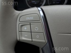 Brown Volvo XC60 2011 in Liepaja, with an engine capacity of 2.40 L and mileage of 239 thousand km for 9750 €, photo 12 on AUTOMOTO.COM.LV