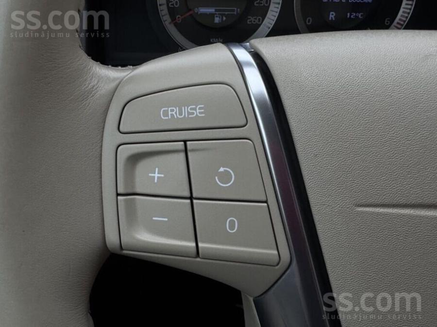 Brown Volvo XC60 2011 in Liepaja, with an engine capacity of 2.40 L and mileage of 239 thousand km for 9750 €, photo 12 on AUTOMOTO.COM.LV