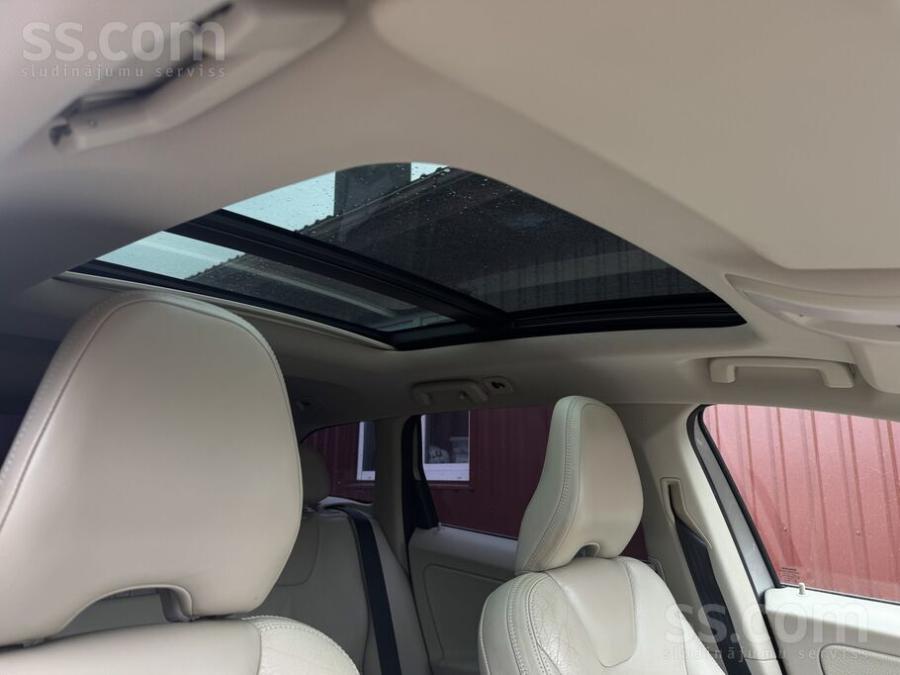 Brown Volvo XC60 2011 in Liepaja, with an engine capacity of 2.40 L and mileage of 239 thousand km for 9750 €, photo 14 on AUTOMOTO.COM.LV