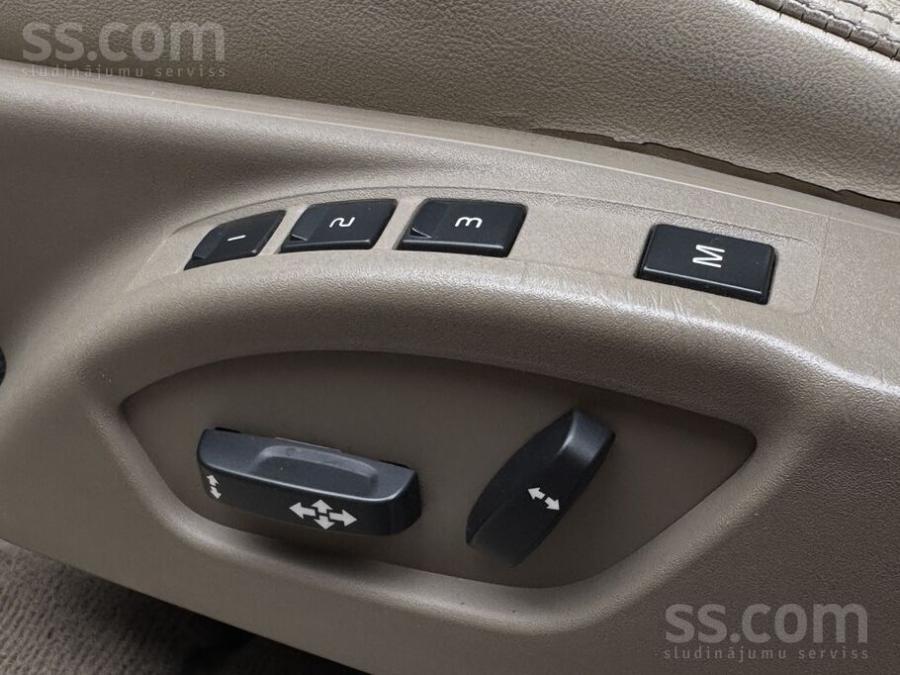 Brown Volvo XC60 2011 in Liepaja, with an engine capacity of 2.40 L and mileage of 239 thousand km for 9750 €, photo 15 on AUTOMOTO.COM.LV