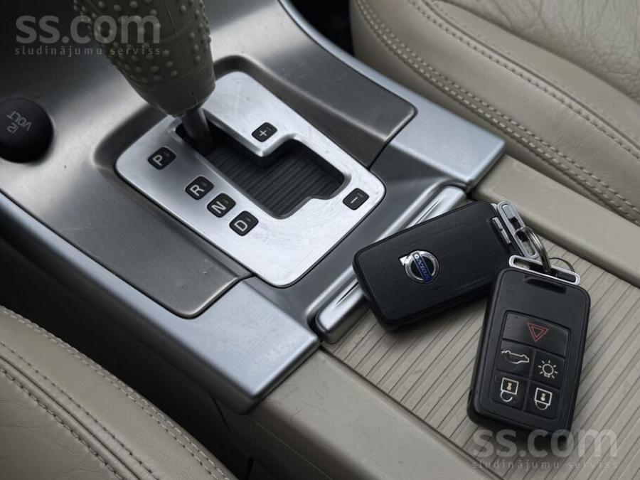Brown Volvo XC60 2011 in Liepaja, with an engine capacity of 2.40 L and mileage of 239 thousand km for 9750 €, photo 16 on AUTOMOTO.COM.LV