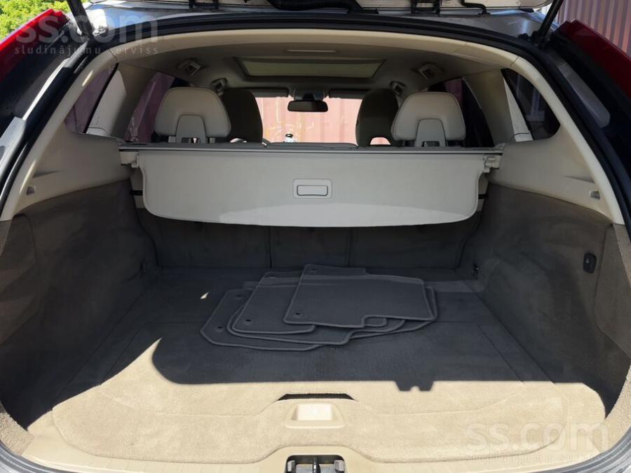 Brown Volvo XC60 2011 in Liepaja, with an engine capacity of 2.40 L and mileage of 239 thousand km for 9750 €, photo 17 on AUTOMOTO.COM.LV