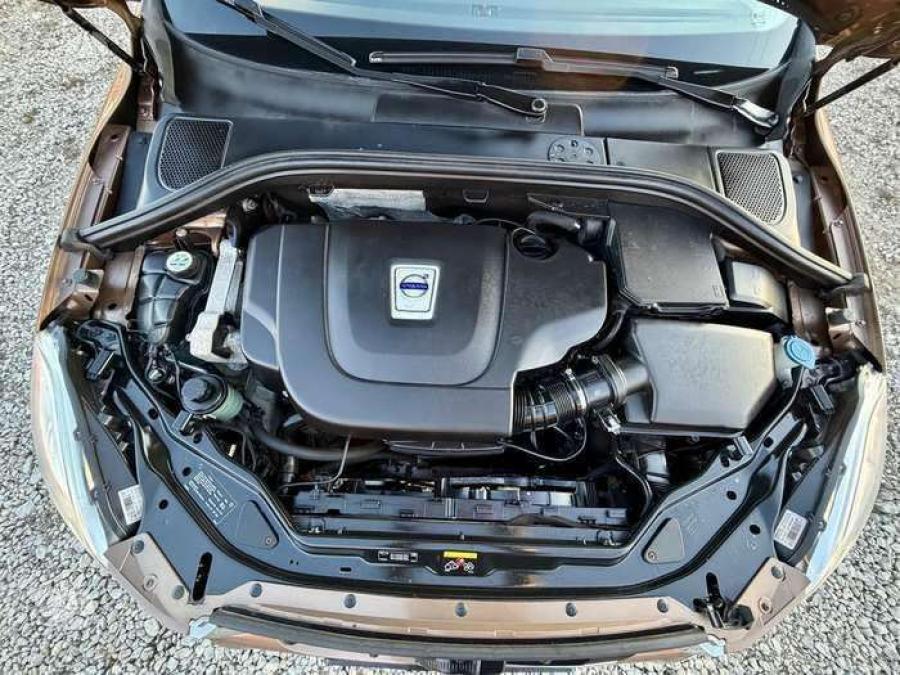 Brūns Volvo XC60 2011 Šauļi, ar dzinēja tilpumu 2.40 L un nobraukumu 267 tūkst. km par 11999 €, foto 40 vietnē AUTOMOTO.COM.LV